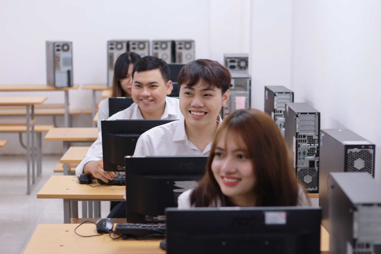 Tin học ứng dụng - IES College